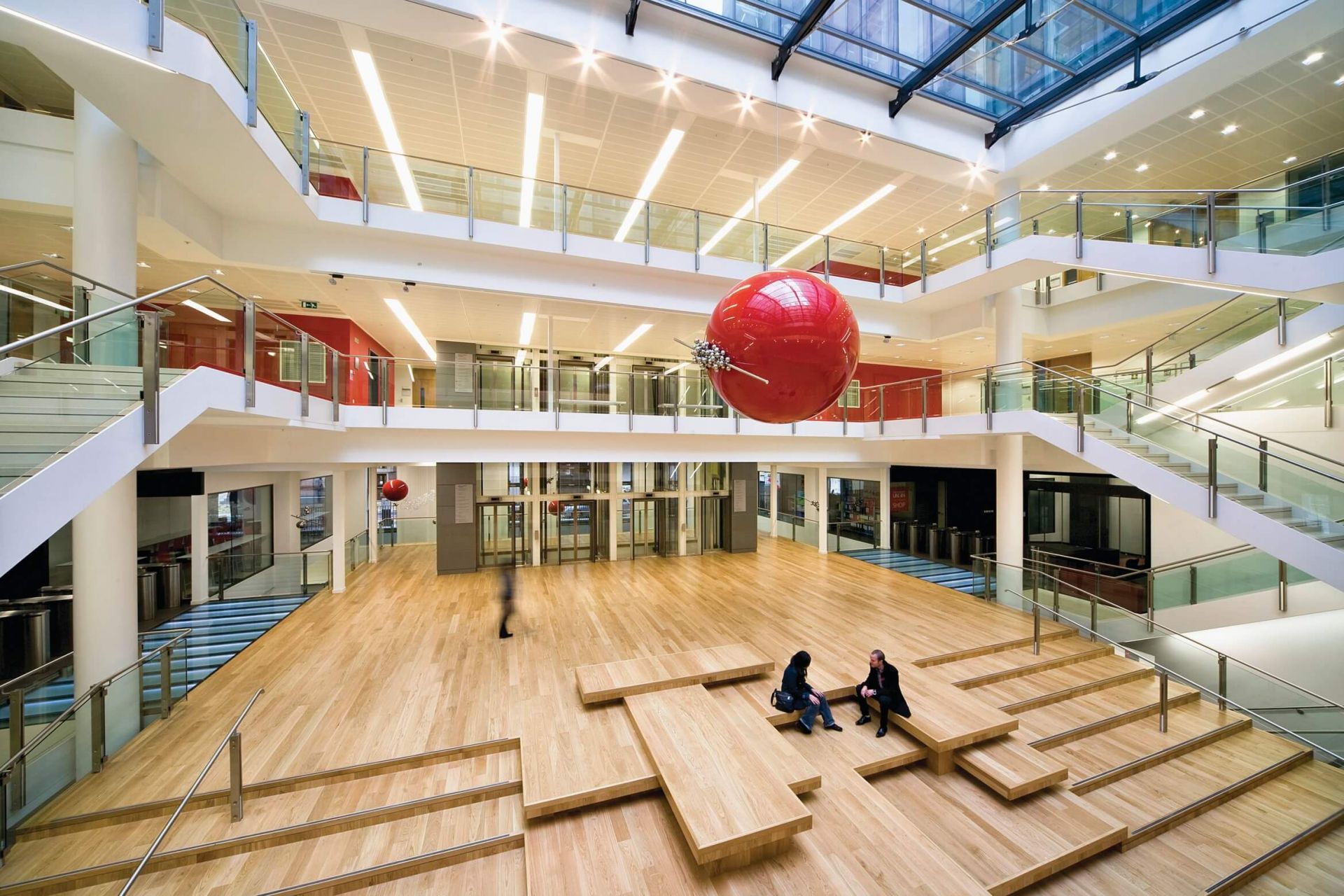 En İyi Sosyal Bilimler Okulları: LSE Vs Sciences Po!