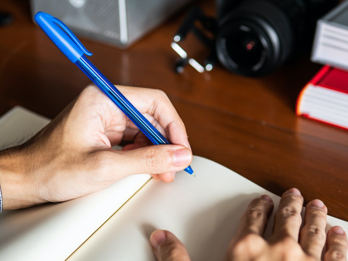 Are Left-handed People More Creative Than Right-handed Ones?
